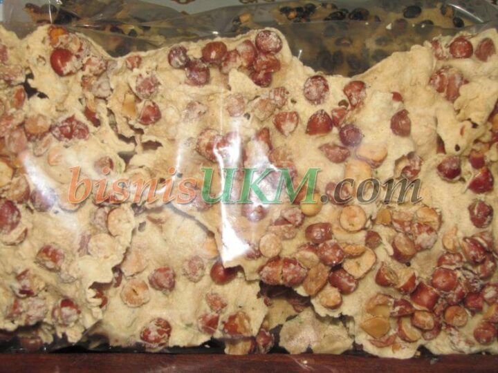 Bertahan dengan Menu Peyek Tradisional